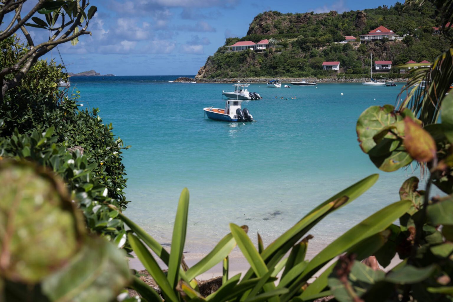 Benefits of Island Living: A Tropical Escape